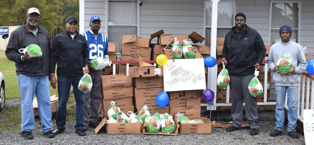 Holiday tradition: Geathers family offers free turkeys in Browns Ferry ...