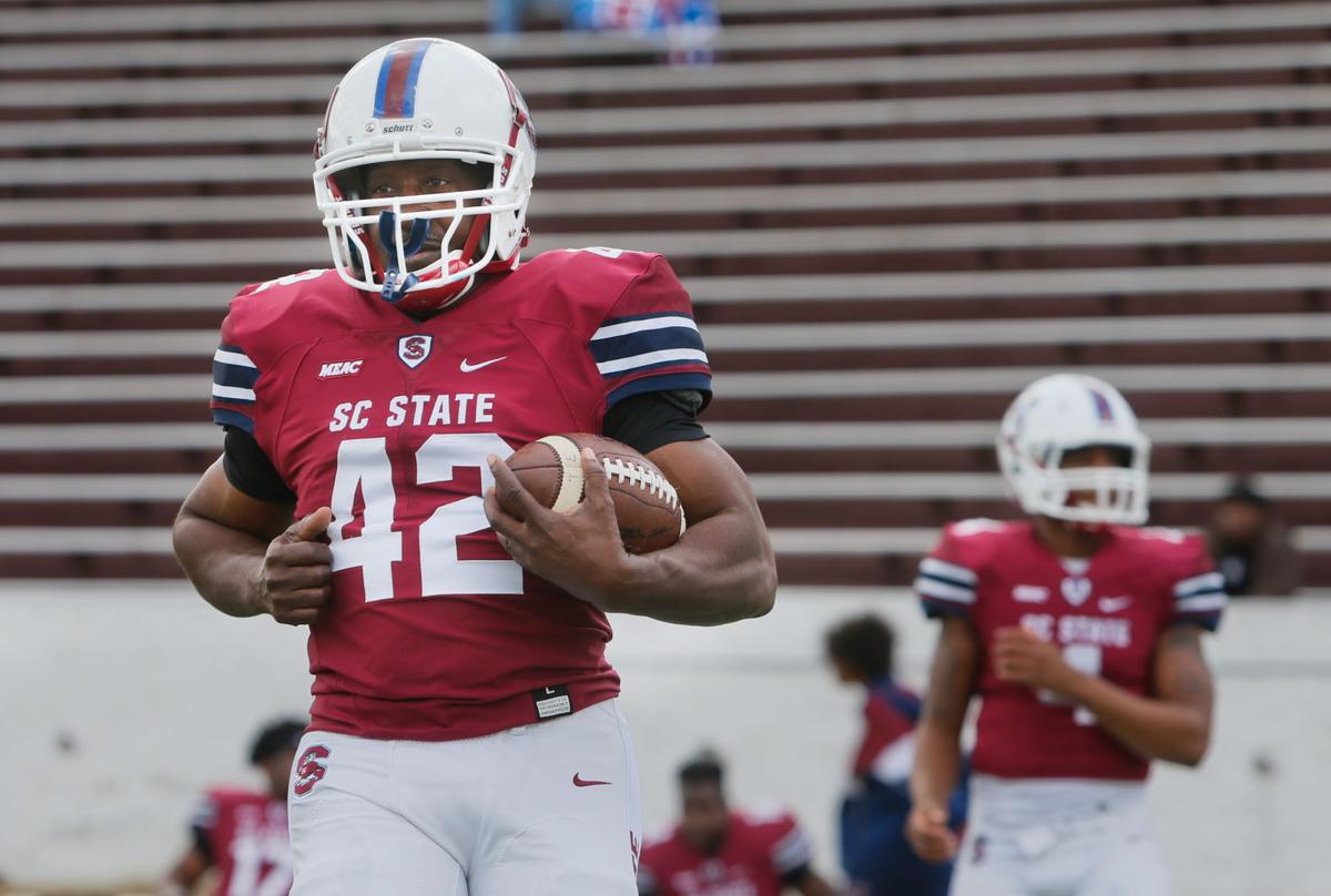 Joe Thomas Sr., 55, makes college football debut | Multimedia ...