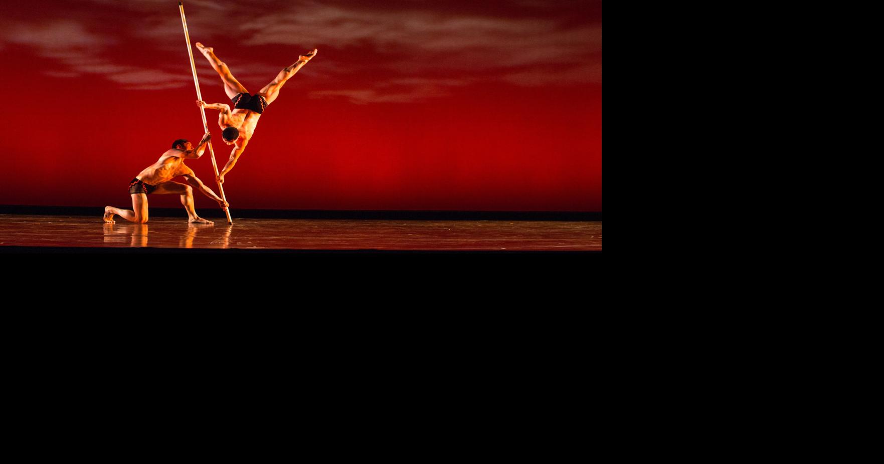 Moses Pendleton’s MOMIX Takes Dance to Its Most Elemental Extremes ...