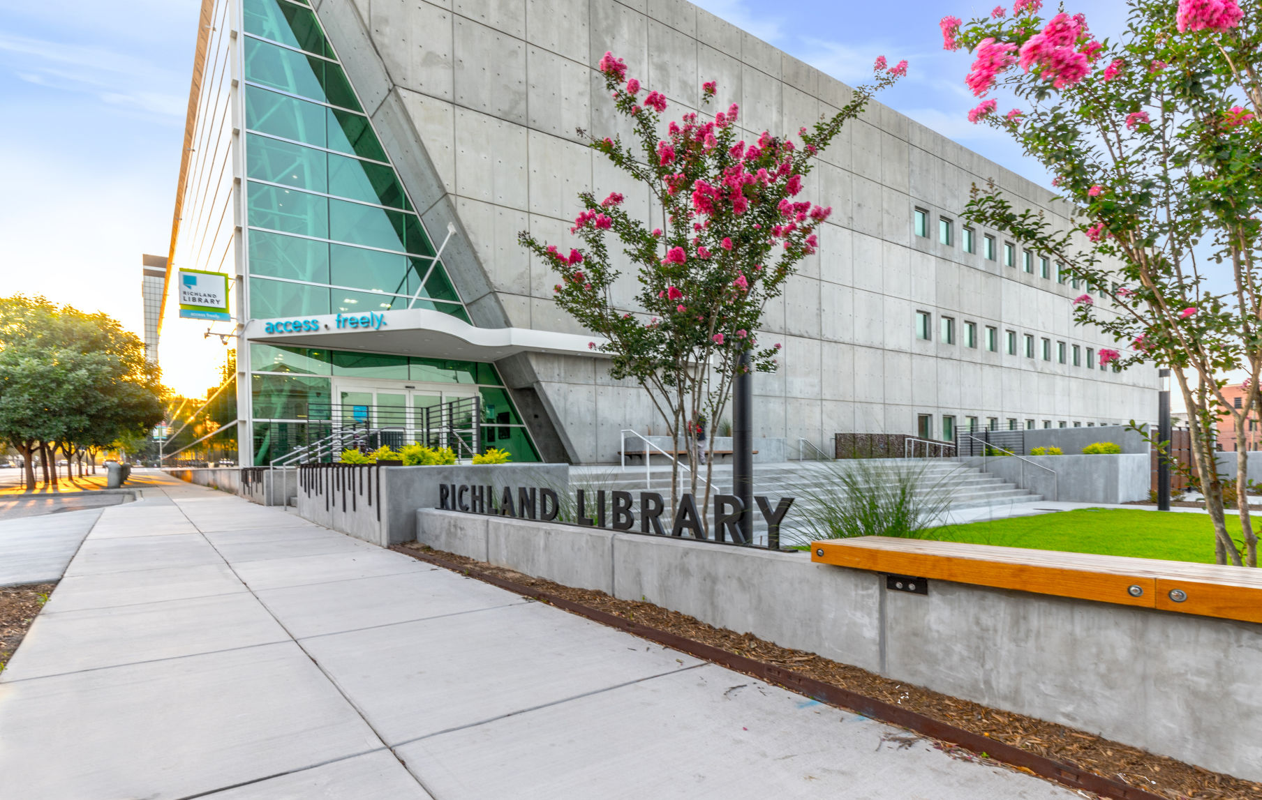 Biscuits and books: Columbia café opens inside Richland Library