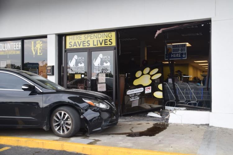 Car hits SPCA Thrift Store in Aiken