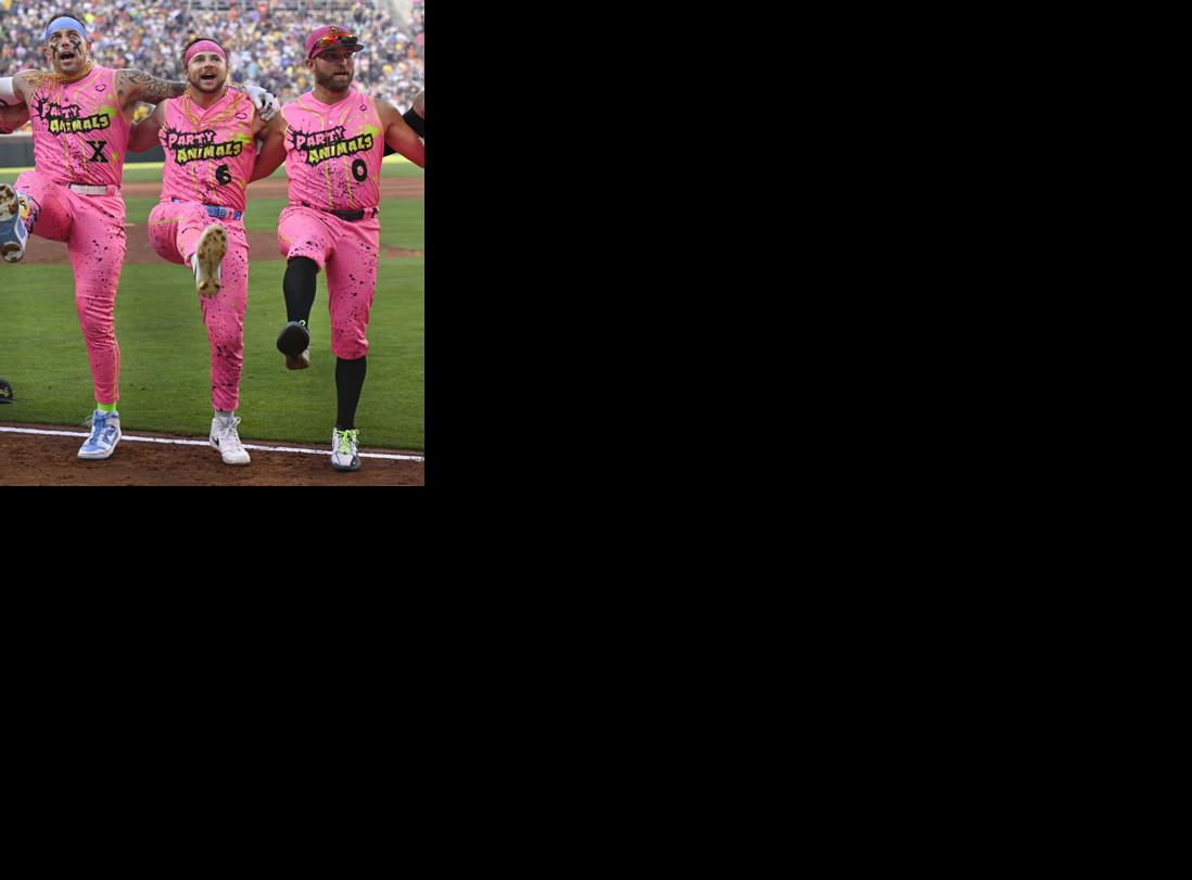 Clemson's Memorial Stadium hosts Savannah Bananas baseball