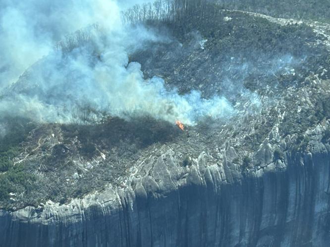 Table Rock mountain wildfire burns 1K acres, homes evacuated