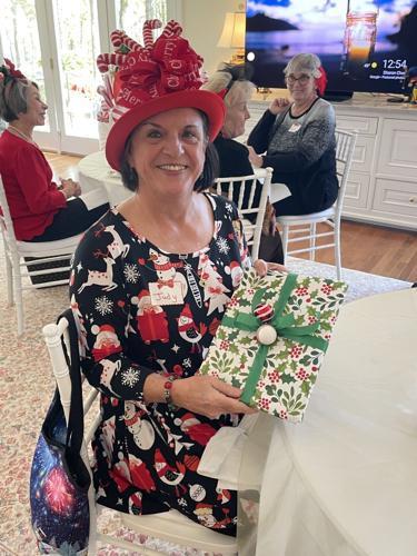 Aiken Newcomers' Club celebrates holiday with champagne tea