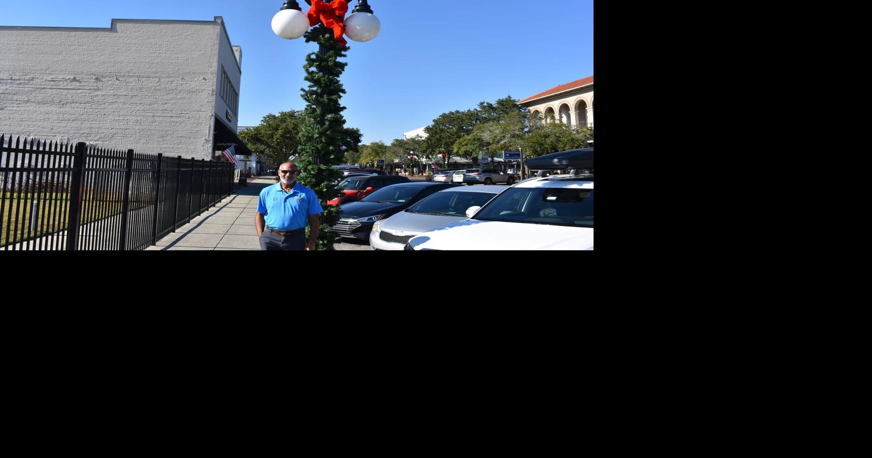 Georgetown's Front Street lights up for Christmas