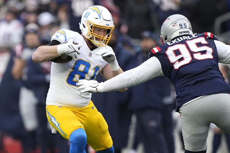 Herbert tosses 3 TD passes and Chargers secure a playoff spot with a 40 ...