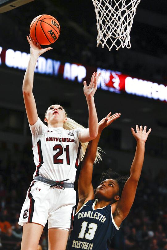 Gamecocks' 5-star freshman Chloe Kitts debuts in thrashing of ...