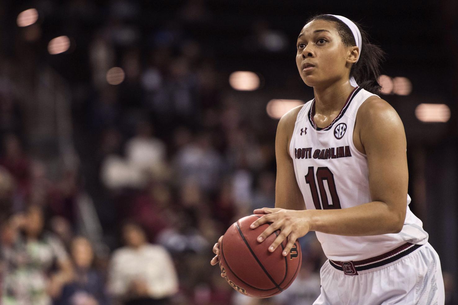 USC's 6-foot Allisha Gray takes on tall task with star forward A'ja ...