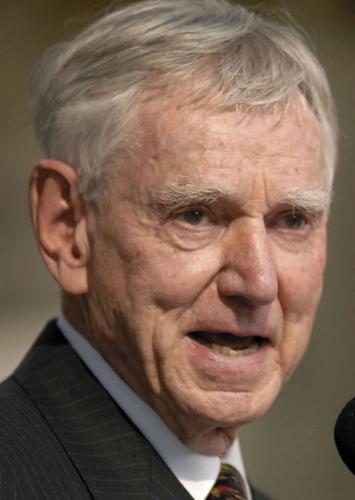 Dole Foods’ 90-year-old CEO want to buy out investors for $1.07B