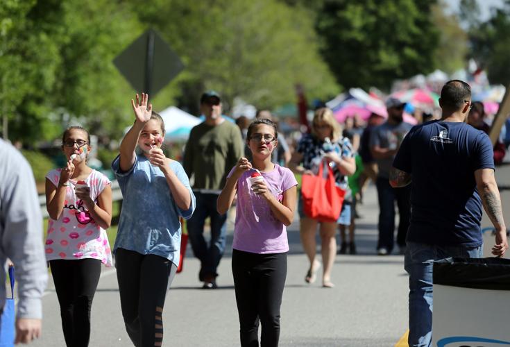 Flowertown Festival draws thousands of visitors on first day