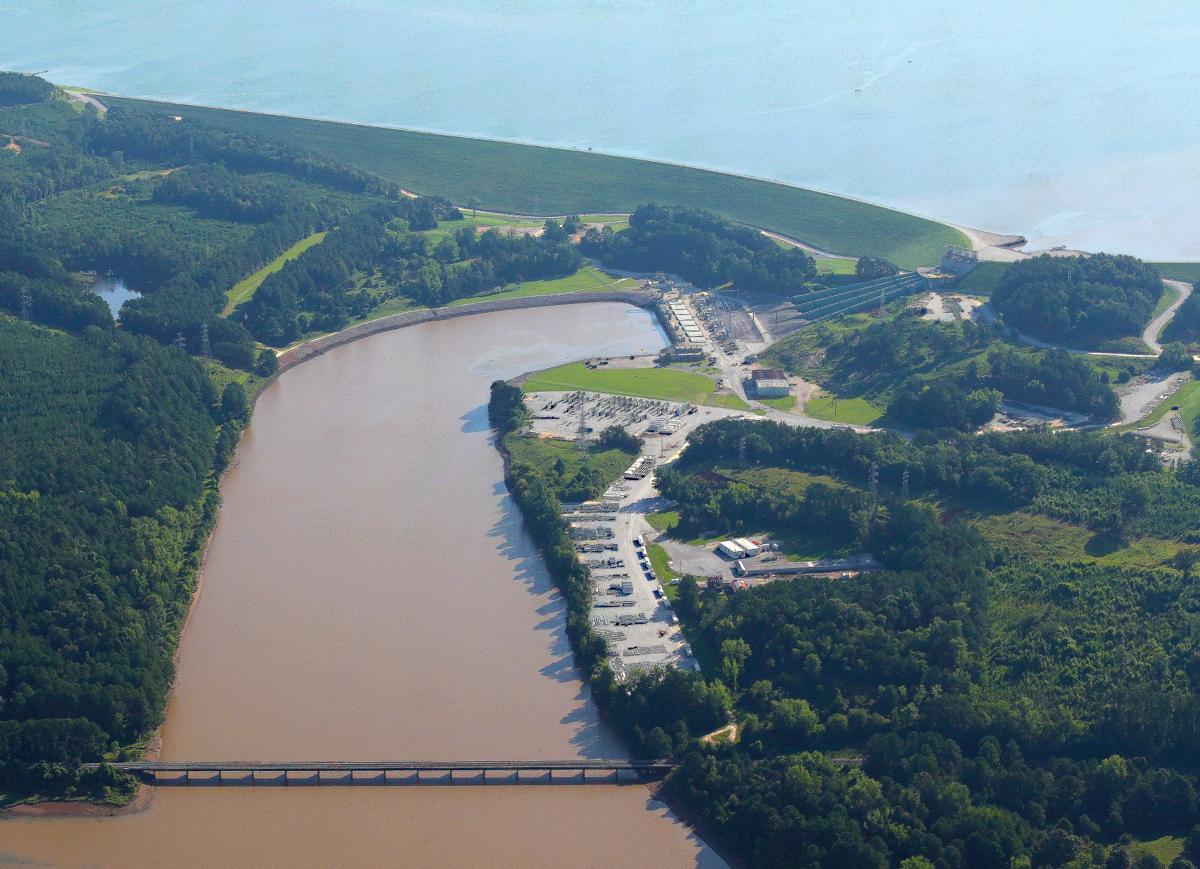 Who says water and electricity don't mix? South Carolina lake has role ...