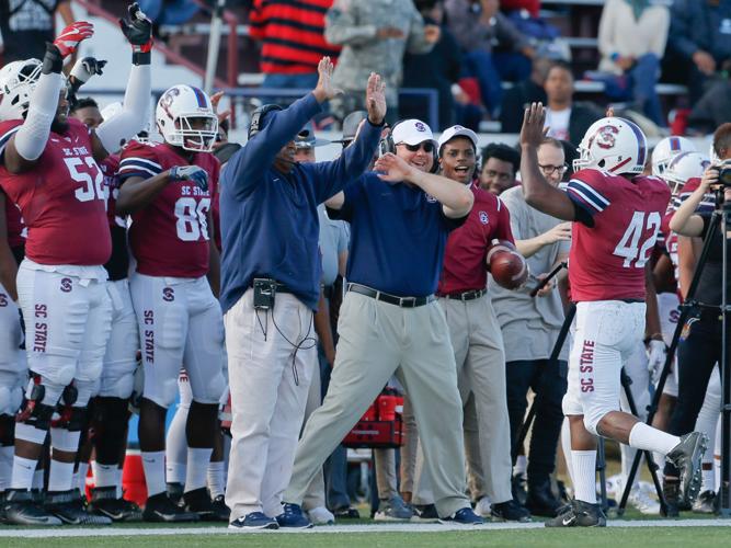 Joe Thomas Sr., 55, makes college football debut