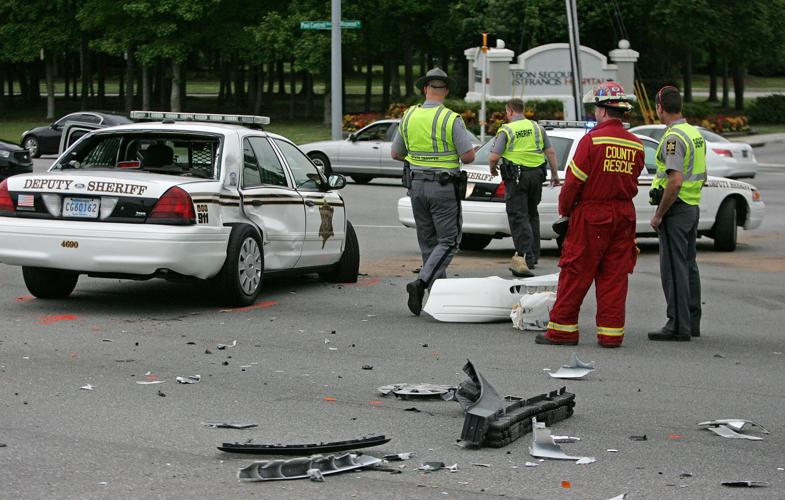 Video shows West Ashley crash involving Charleston County deputy
