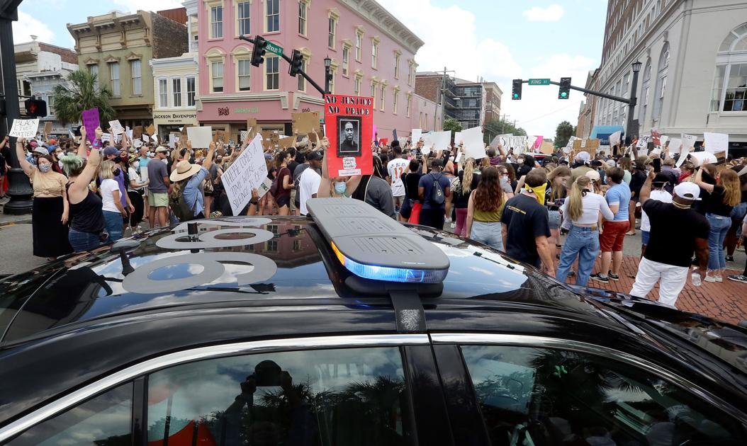 Charleston protester held on quarter-million dollars bail, accused of ...