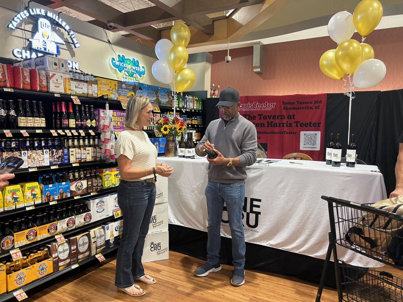 Fans pack SC store to meet Darius Rucker, buy his new wine