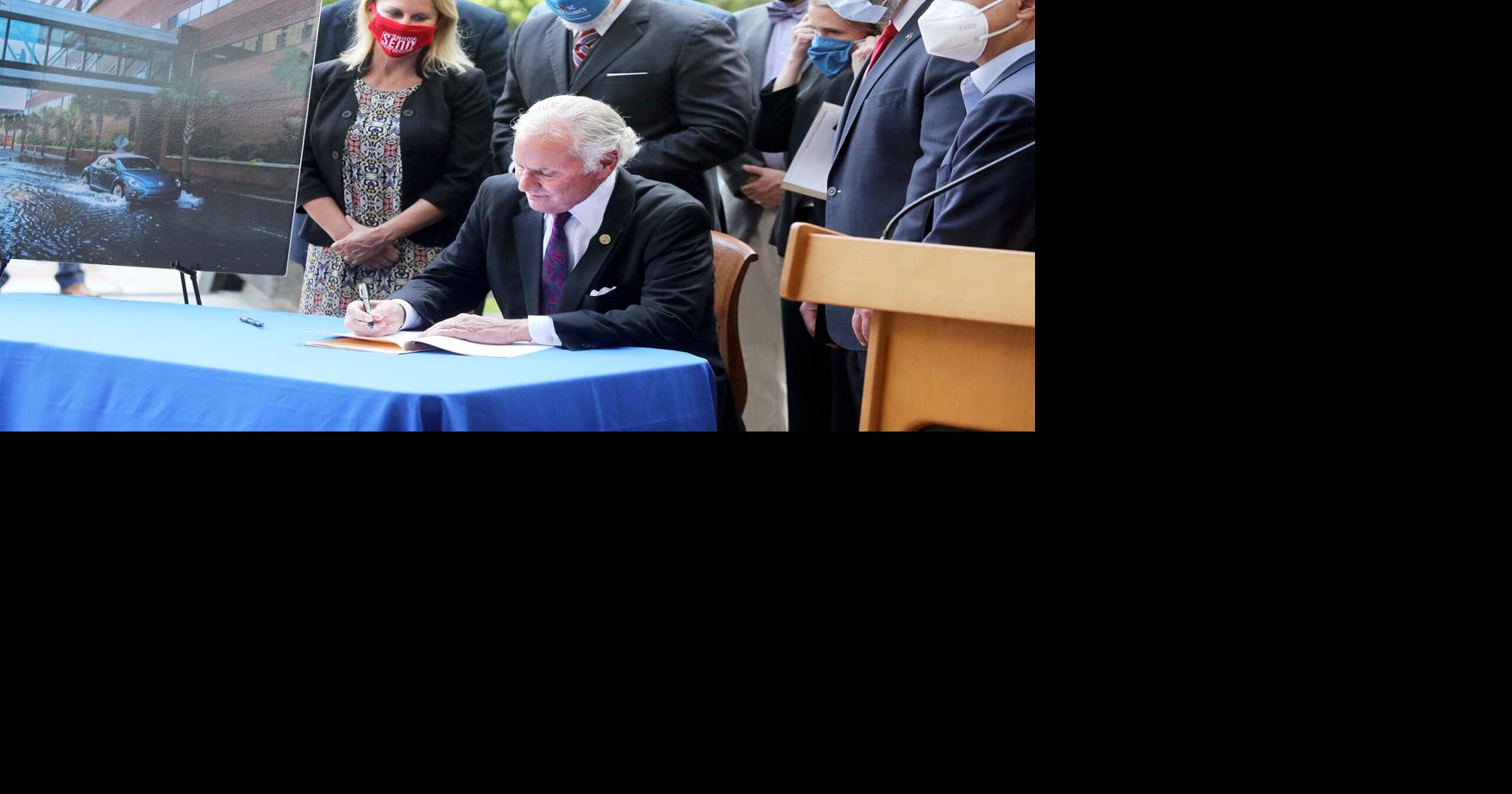 McMaster signs resilience bill at MUSC, highlighting hospital's ...
