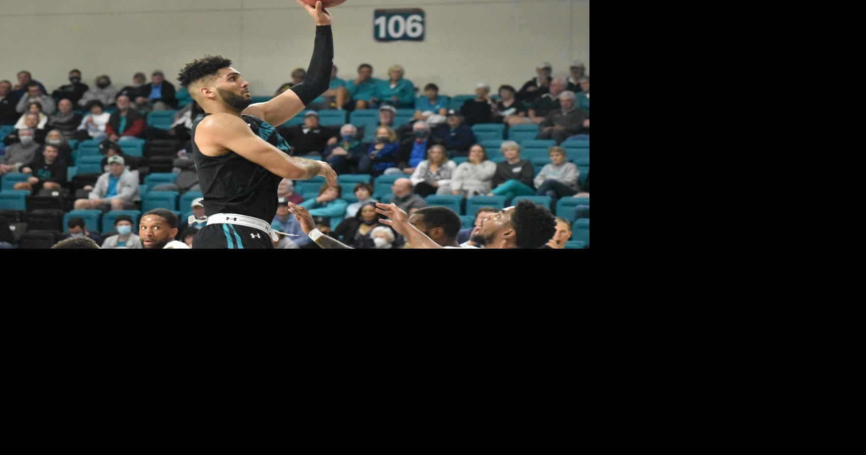 Coastal Carolina basketball opens season with easy win over Ferrum