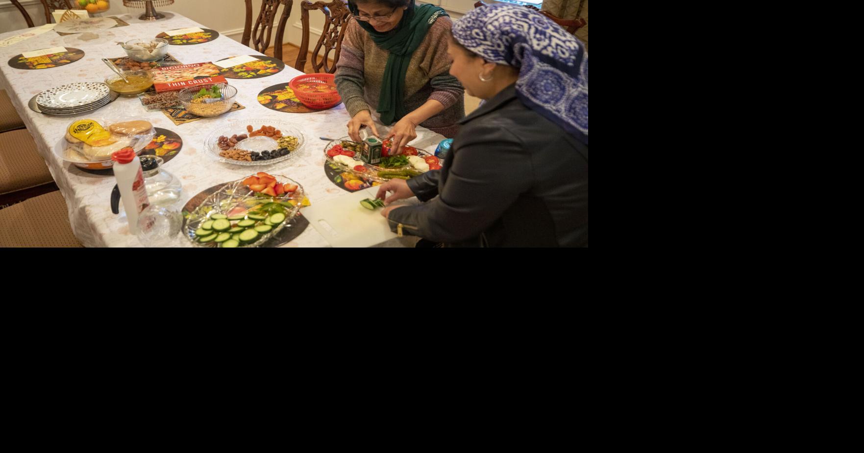 What do Muslims eat during Ramadan?