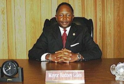 Andrews council calls for mayor's resignation, changes locks at town hall