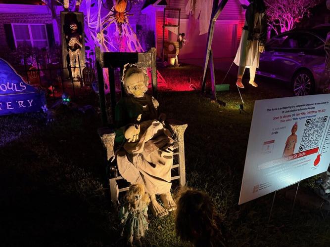 Photos of spooky Halloween decorations in Charleston SC