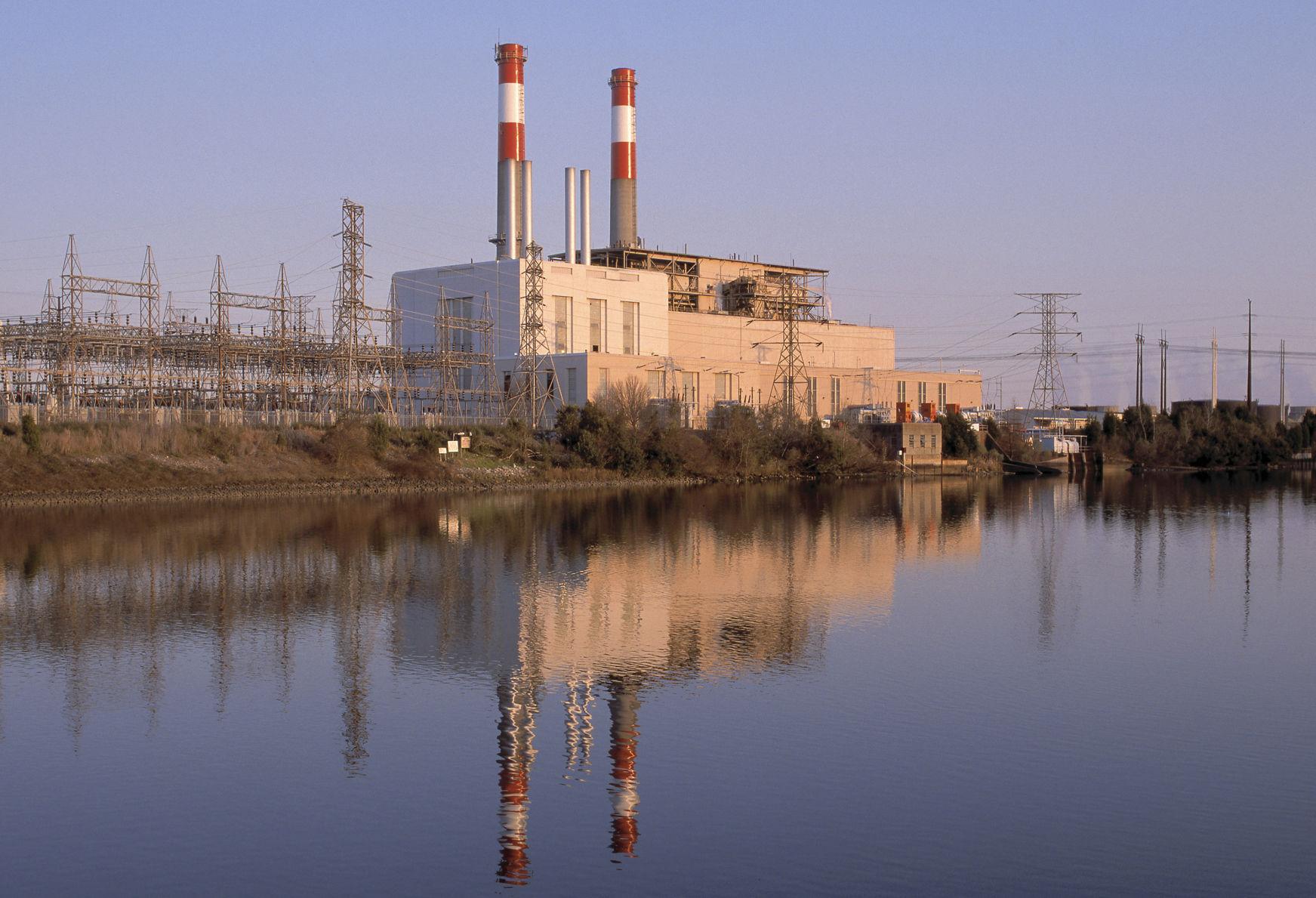 Utility to close 2 power plants Jefferies, Grainger least cost ...