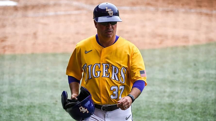 Where will Gamecocks turn in baseball coaching search?