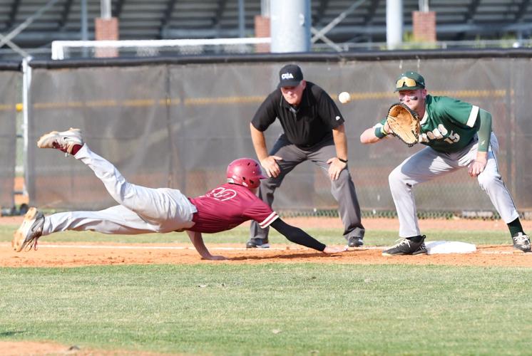 Swamp Foxes sweep their way to district title