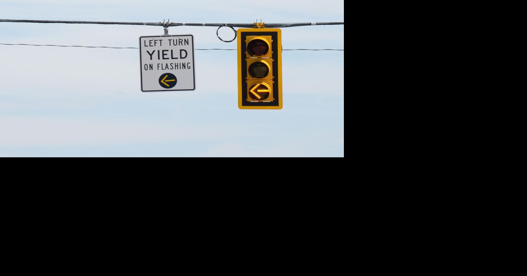 yellow traffic light flashing