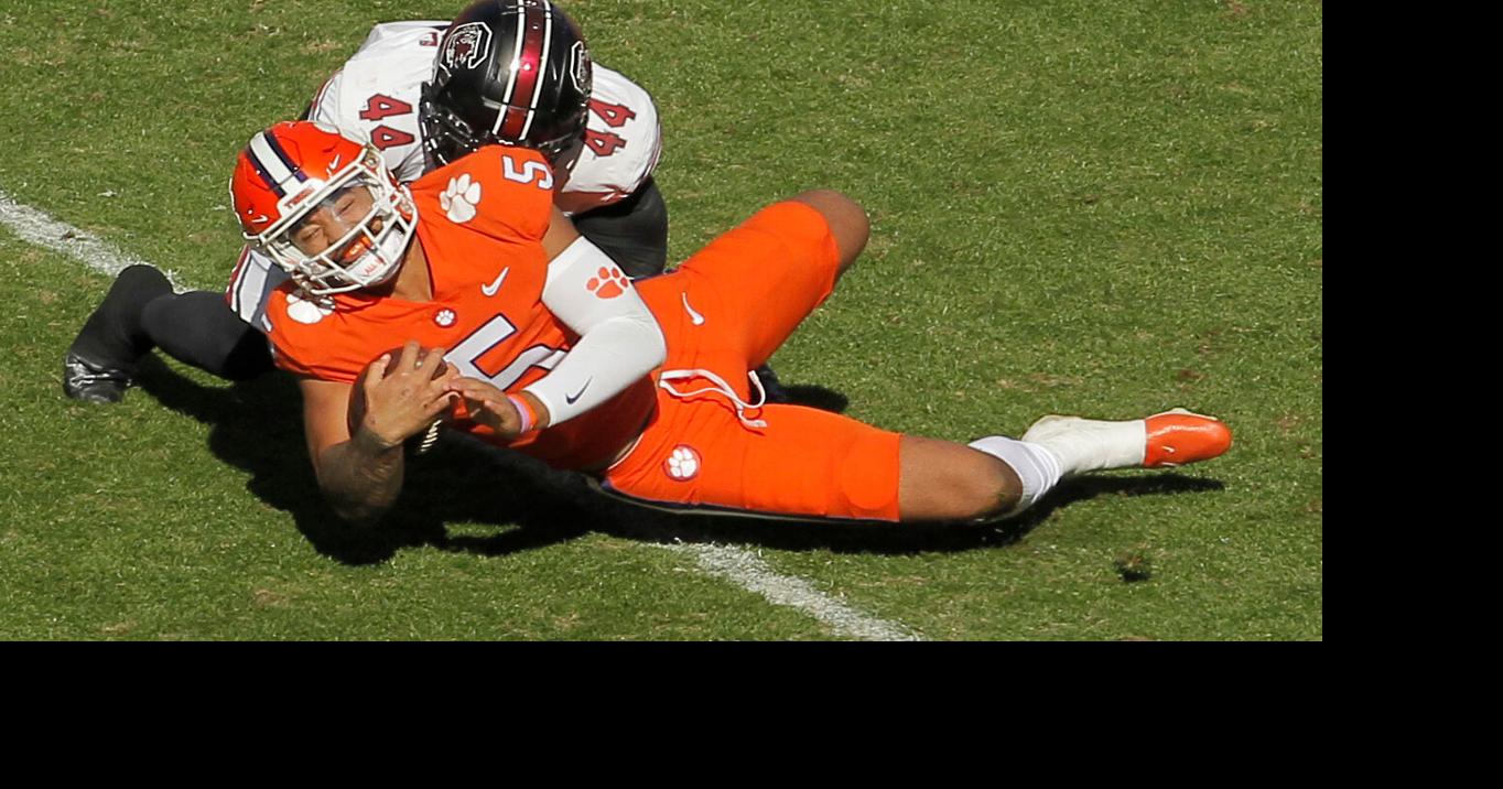 Clemson stunned, 31-30, by rival South Carolina