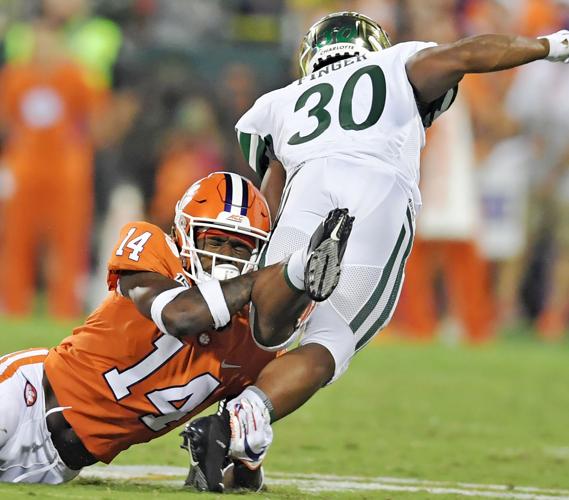 Clemson football alum finds falconry with hawk named Draven