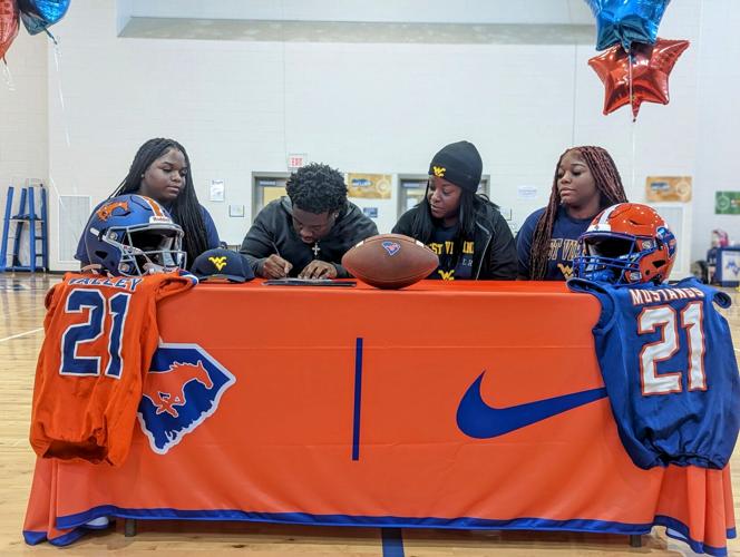 Midland Valley's Dunbar signs to play football at West Virginia