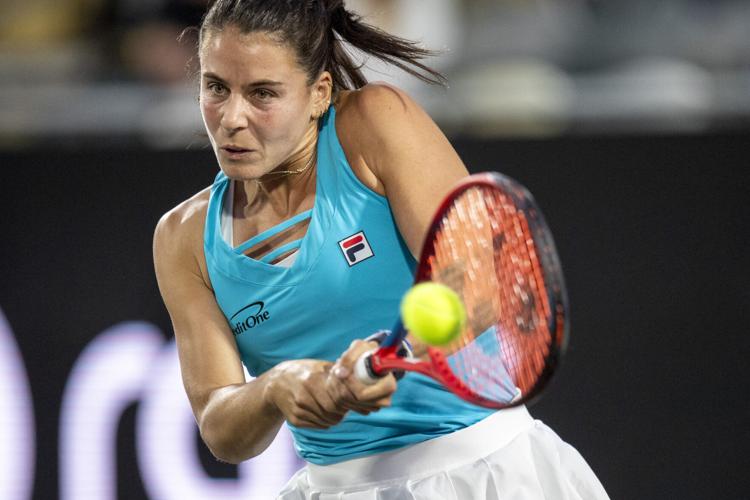 Hometown fave Emma Navarro shines in Charleston Open | Charleston Open ...