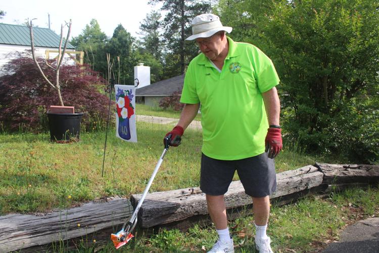 Crosland Park residents come together for neighborhood cleanup