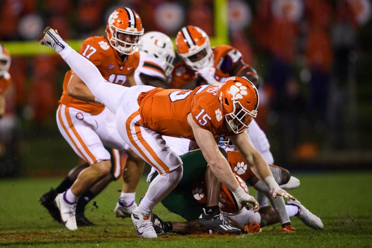 Clemson's Venables, oldest son guide defense into Notre Dame