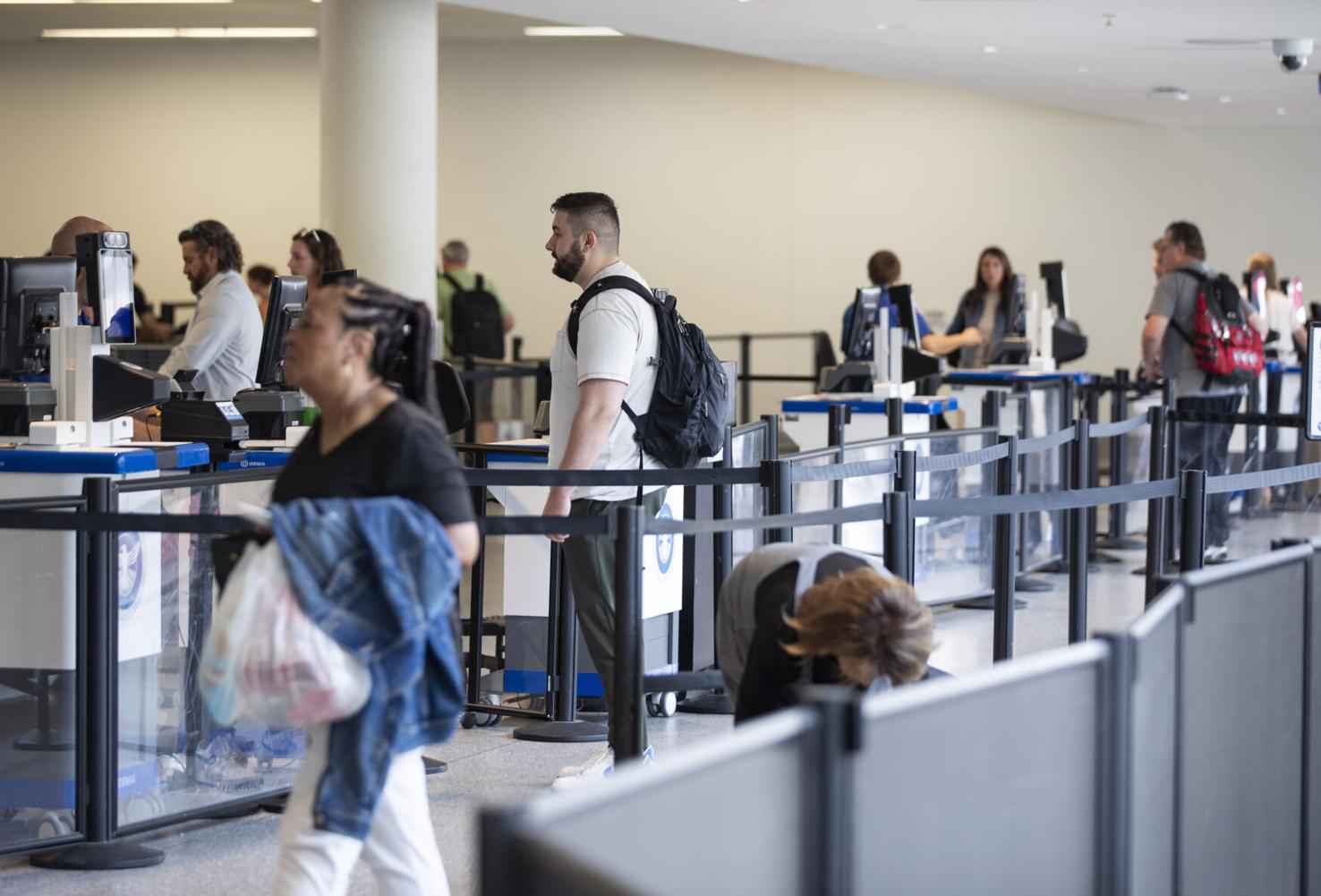 New site track TSA wait times, parking at Charleston airport