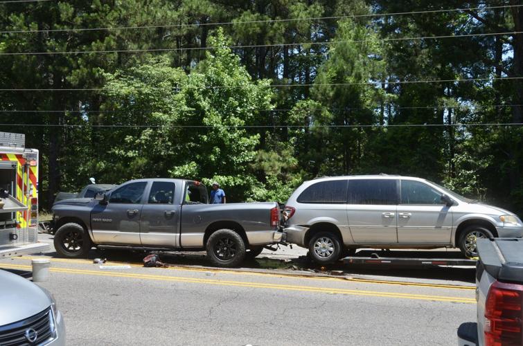 6-car collision on Rutland Drive causes injuries, traffic delays