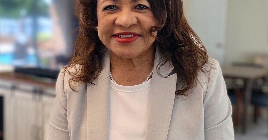 Lessie Price tells Kalmia Landing group about city developments