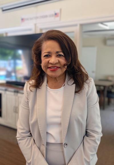 Lessie Price tells Kalmia Landing group about city developments