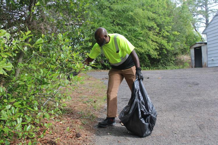 Crosland Park residents come together for neighborhood cleanup | Aiken ...