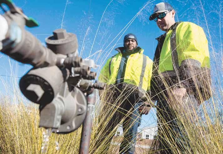 Utility crews scramble to deal with thousands of waterline breaks ...
