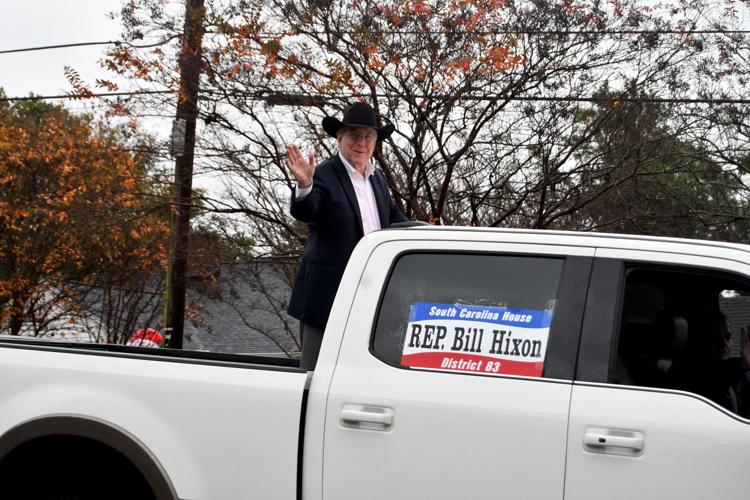 North Augusta hosts Christmas parade, families come out in the rain