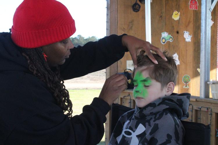 Sara's Farm Adventure celebrates Christmas with festivities