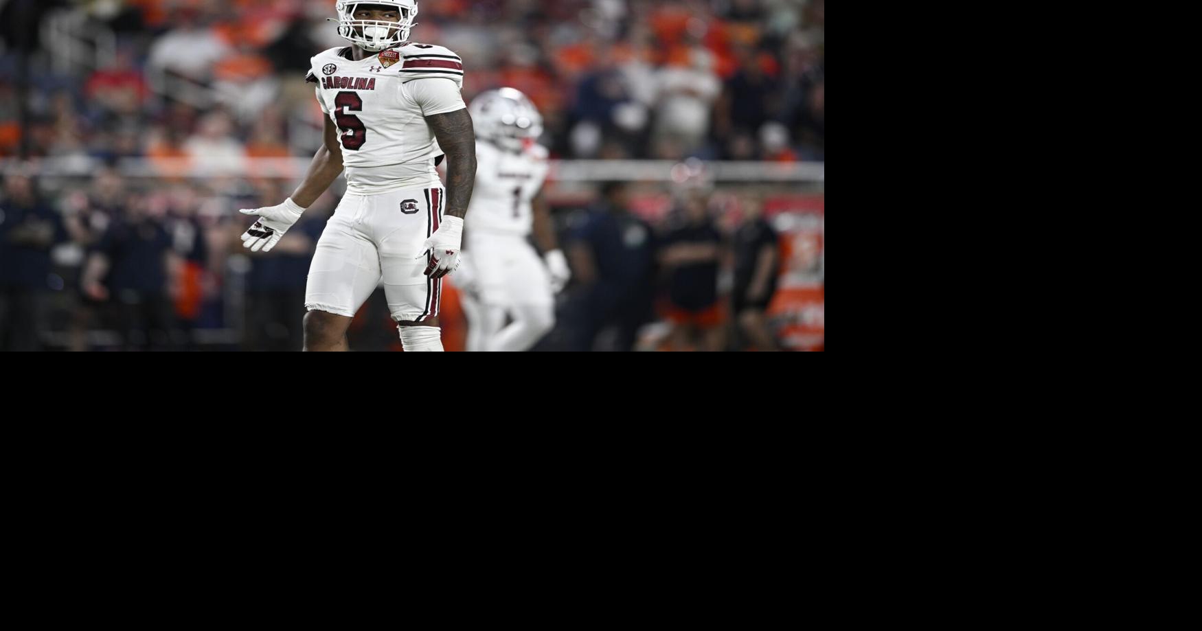 Dylan Stewart becoming more vocal in Gamecocks' defense