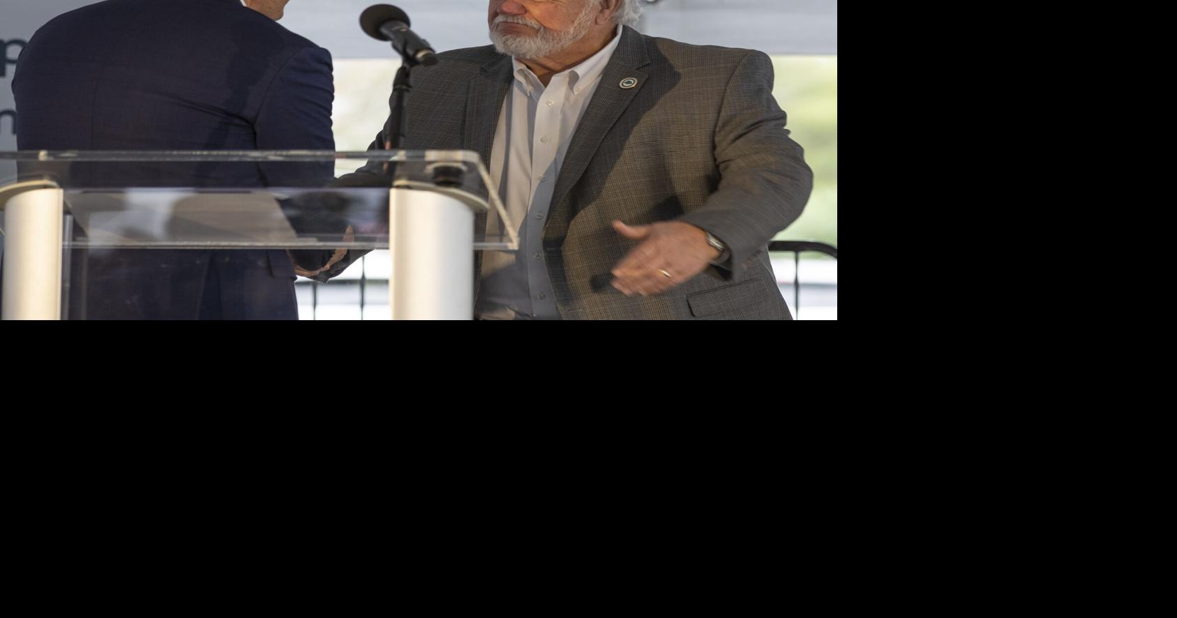 North Charleston Mayor Keith Summey announces he will not seek reelection