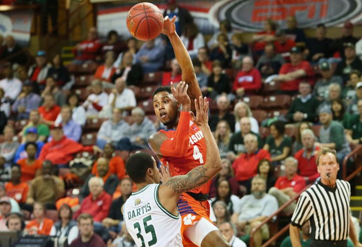 Thomas, Grantham lift Tigers over Ohio, 81-76