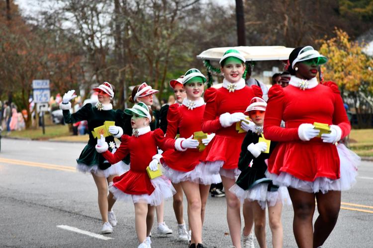 North Augusta hosts Christmas parade, families come out in the rain