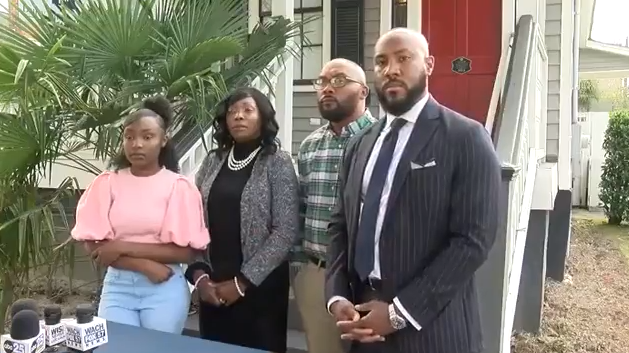SC district settles suit over pledge of allegiance protest