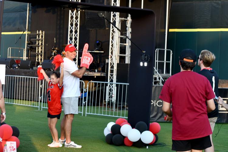 Border Bash brings Dawg and Gamecock rivalry to the riverfront | News ...