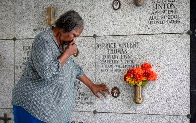 Derrick Thomas’ mom visits son's grave | National Sports | postguam.com