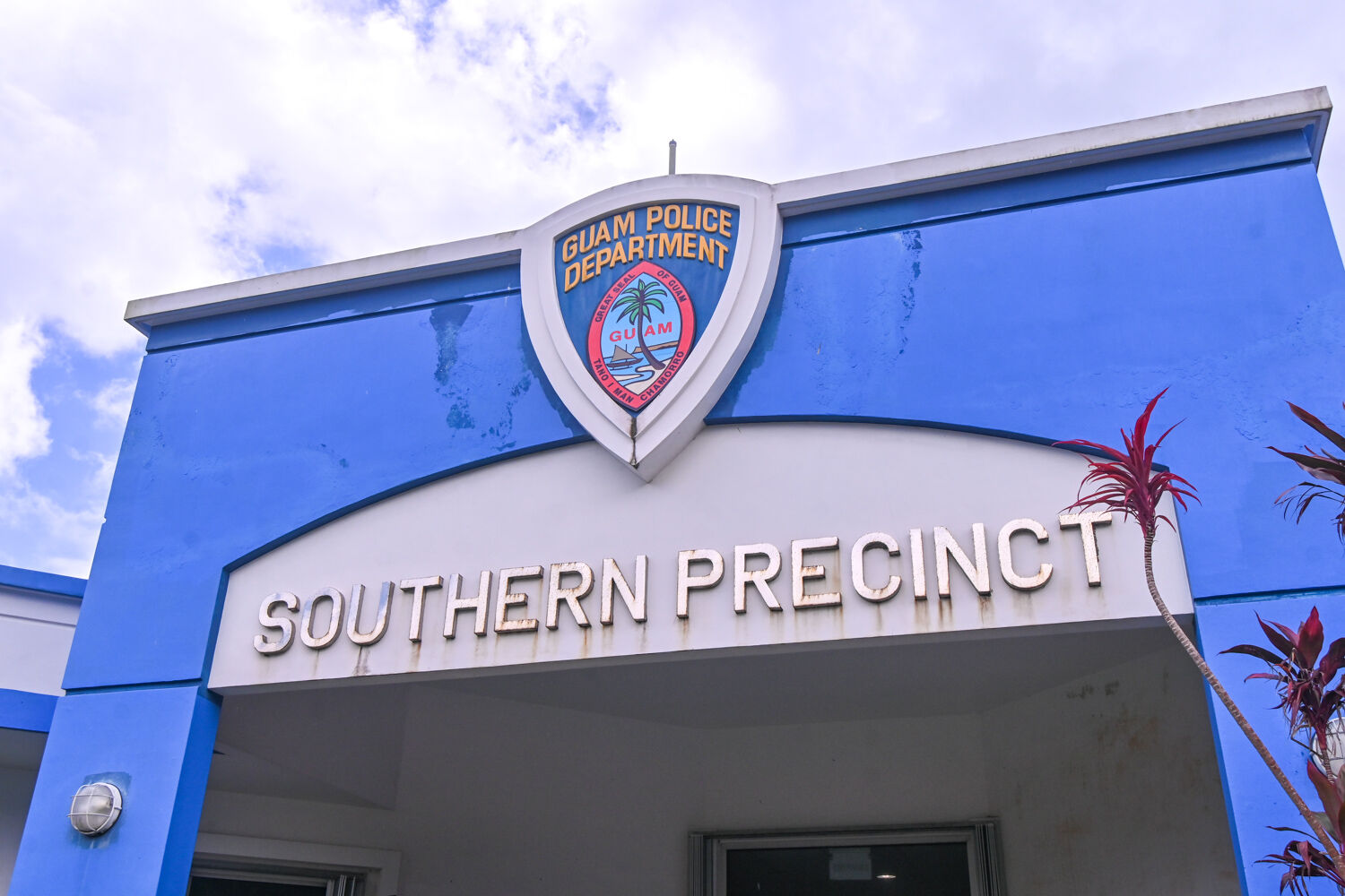 Suspect allegedly tossed ‘ice pipe’ when approached by GPD | Local News ...